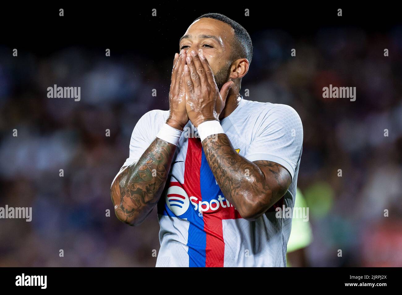 BARCELONA, SPAIN - AUGUST 24: Memphis Depay of FC Barcelona reacts ...
