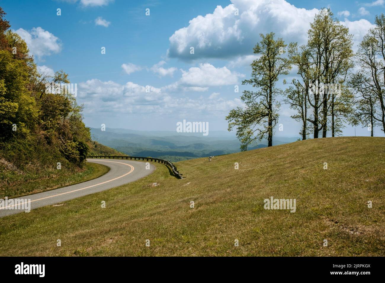 Blue Ridge Parkway snakes it's way through the Appalachian Mountains ...