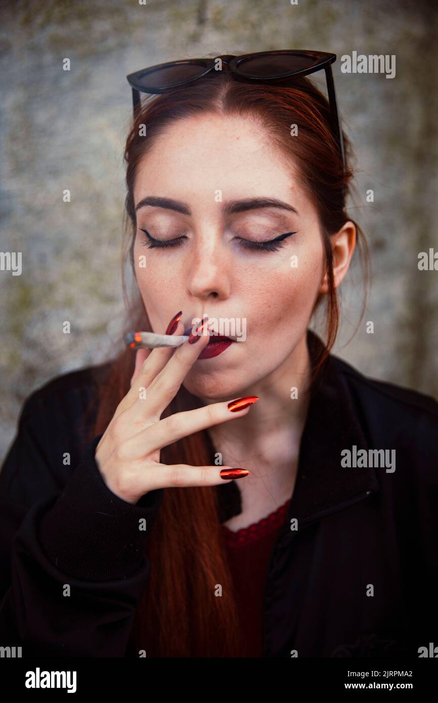 Smoking joint pot hi-res stock photography and images - Alamy