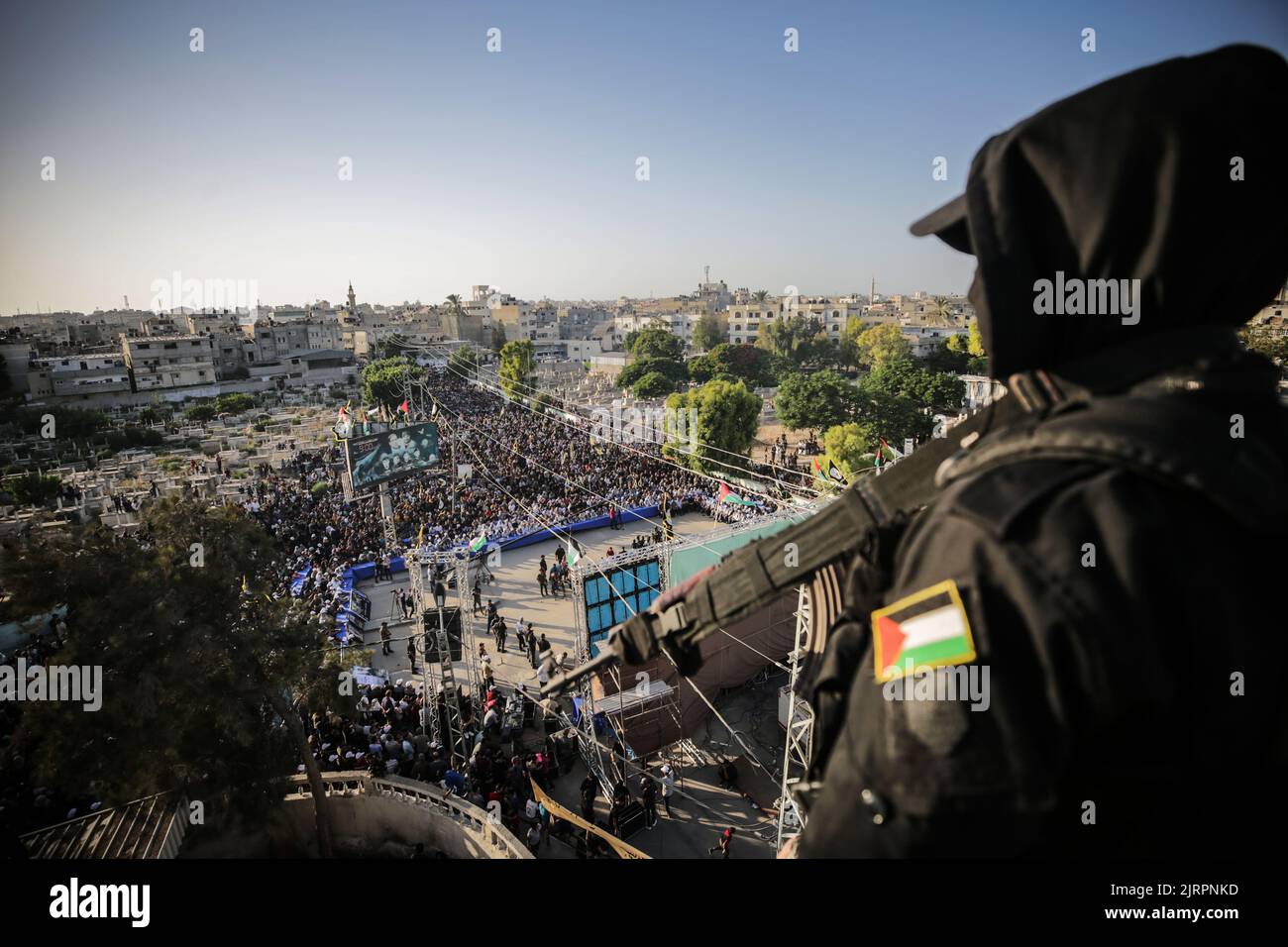 Fighter of the Al-Quds Brigades, the armed wing of the Palestinian ...