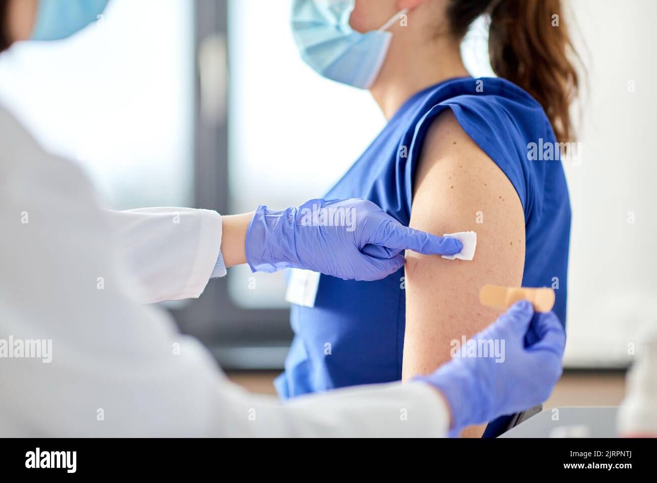Medical patch hand hi-res stock photography and images - Alamy
