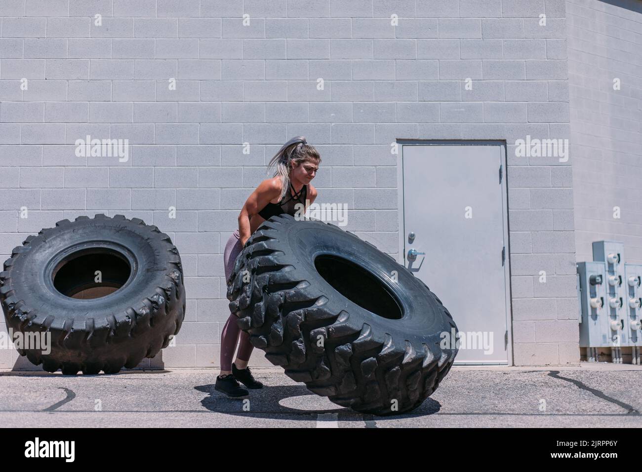 Tire flip hi-res stock photography and images - Alamy