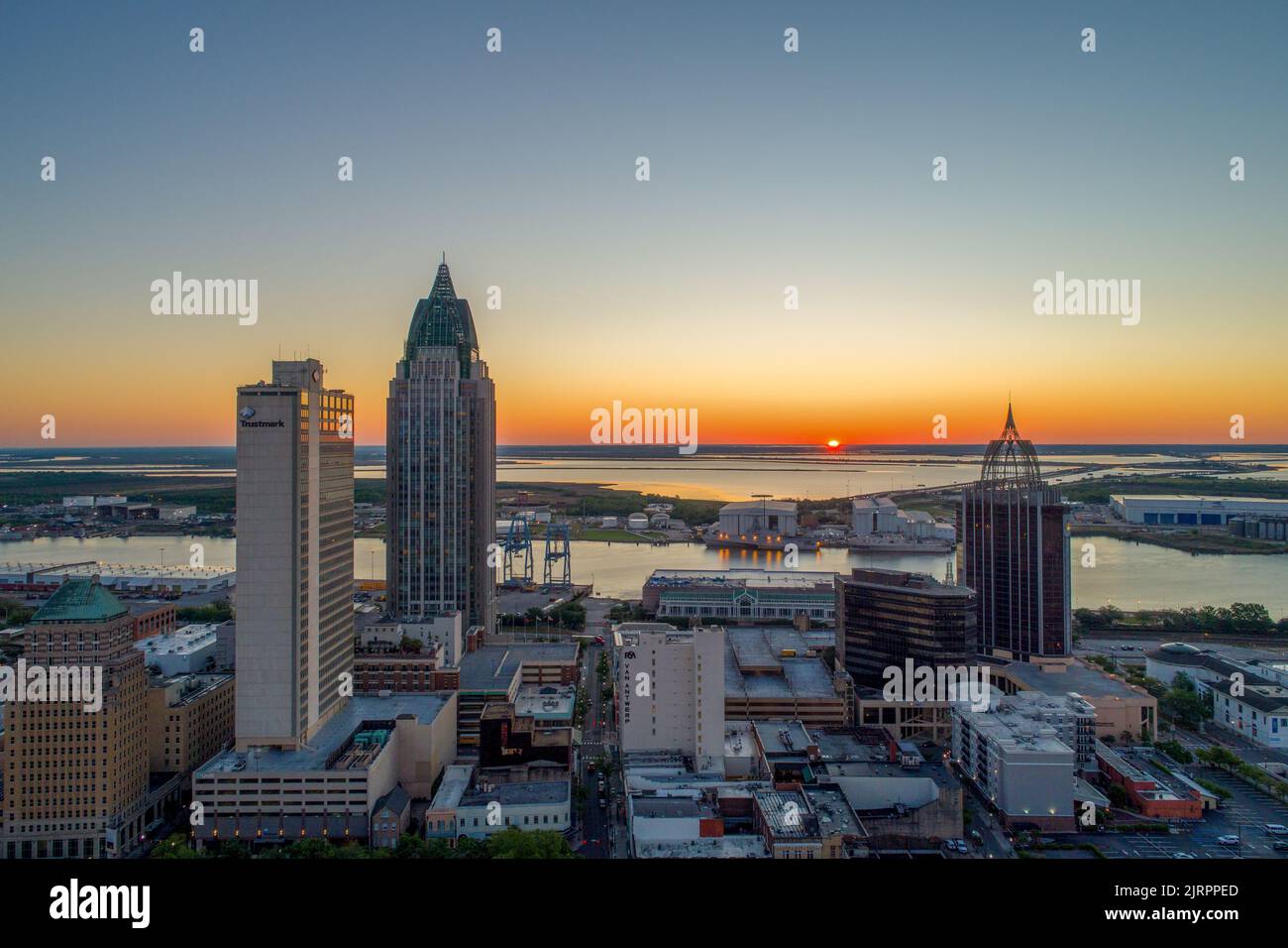 Mobile alabama skyscraper hi-res stock photography and images - Alamy