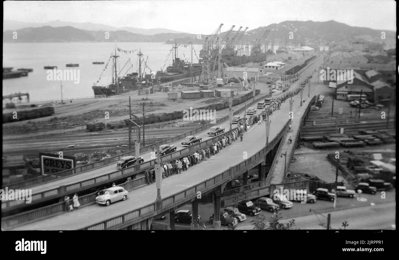 December 1953 january 1954 queens visit hi-res stock photography and ...