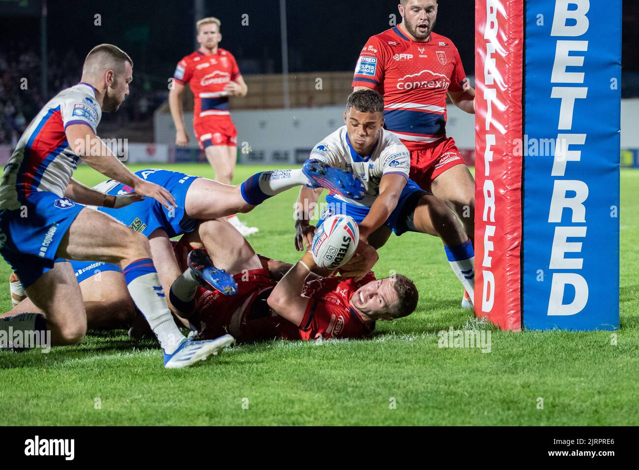 Matt Parcell #9 of Hull KR misses a late chance in the second half to ...