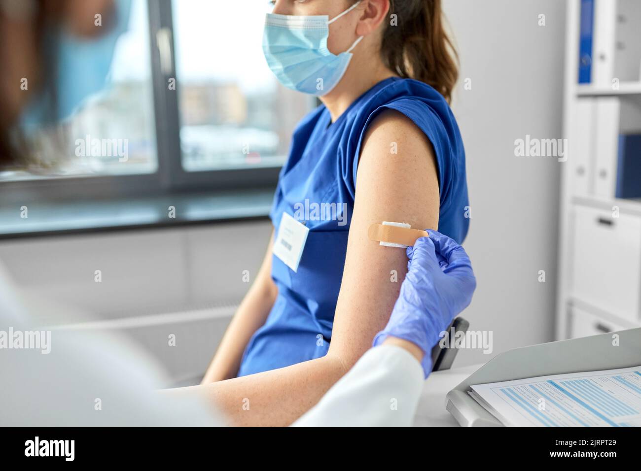 Medical patch hand hi-res stock photography and images - Alamy