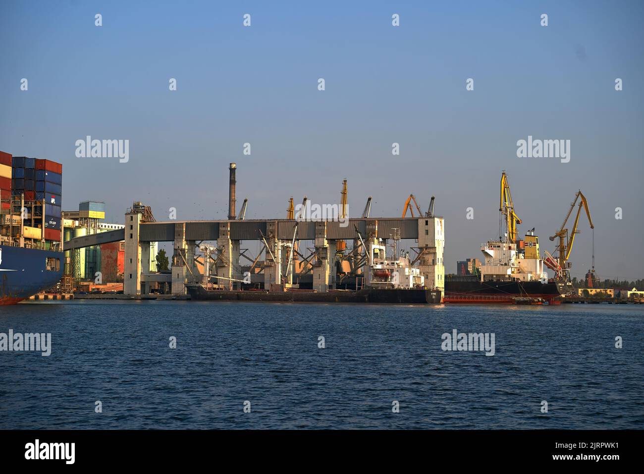 Odessa, Ukraine SIRCA 2019: Bulk carrier at port grain elevator ...