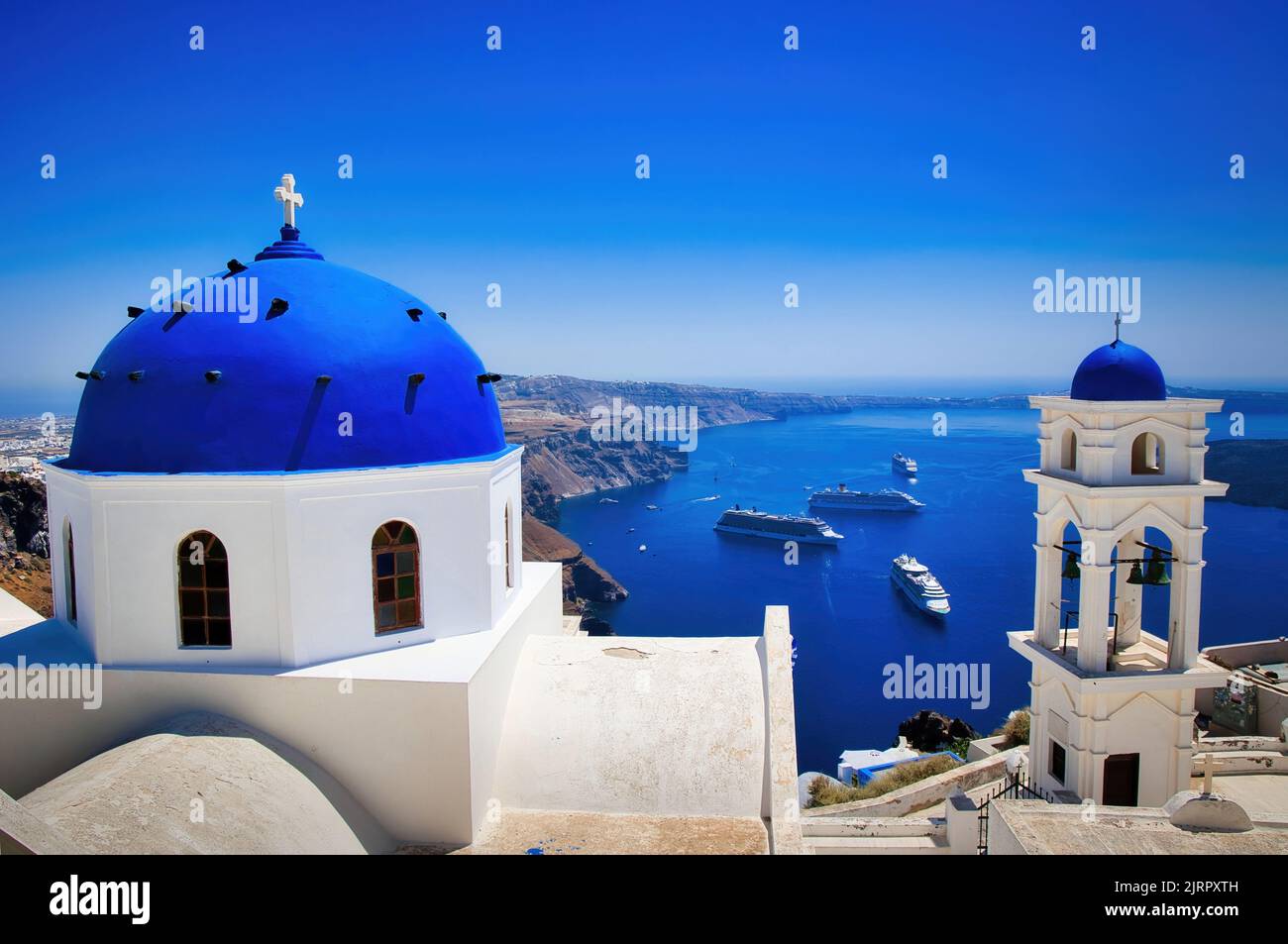 White building blue dome hi-res stock photography and images - Alamy