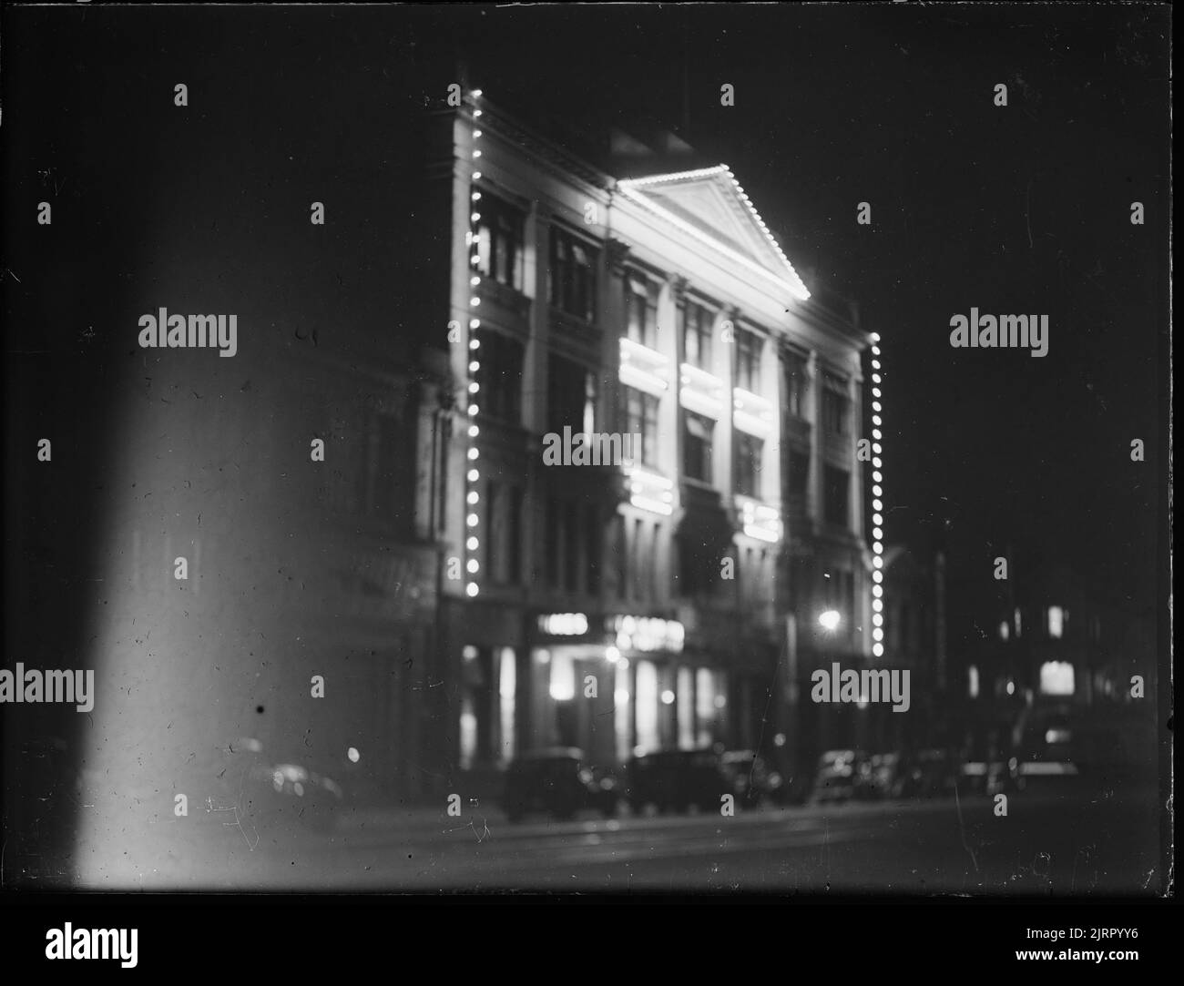 Building by night Black and White Stock Photos & Images - Alamy