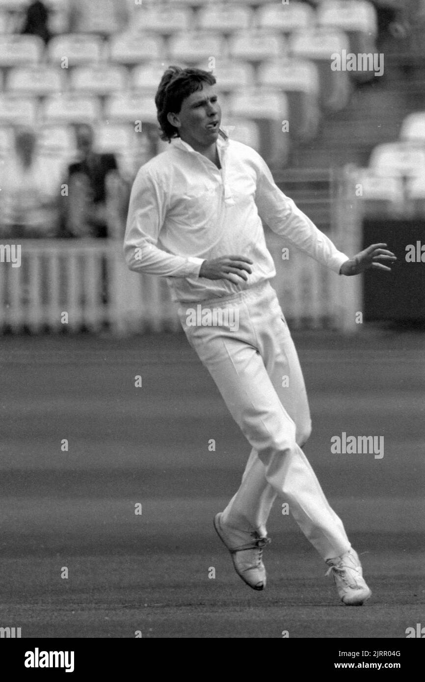 Dermot Reeve bowling for Sussex, Middlesex versus Sussex, Refuge ...