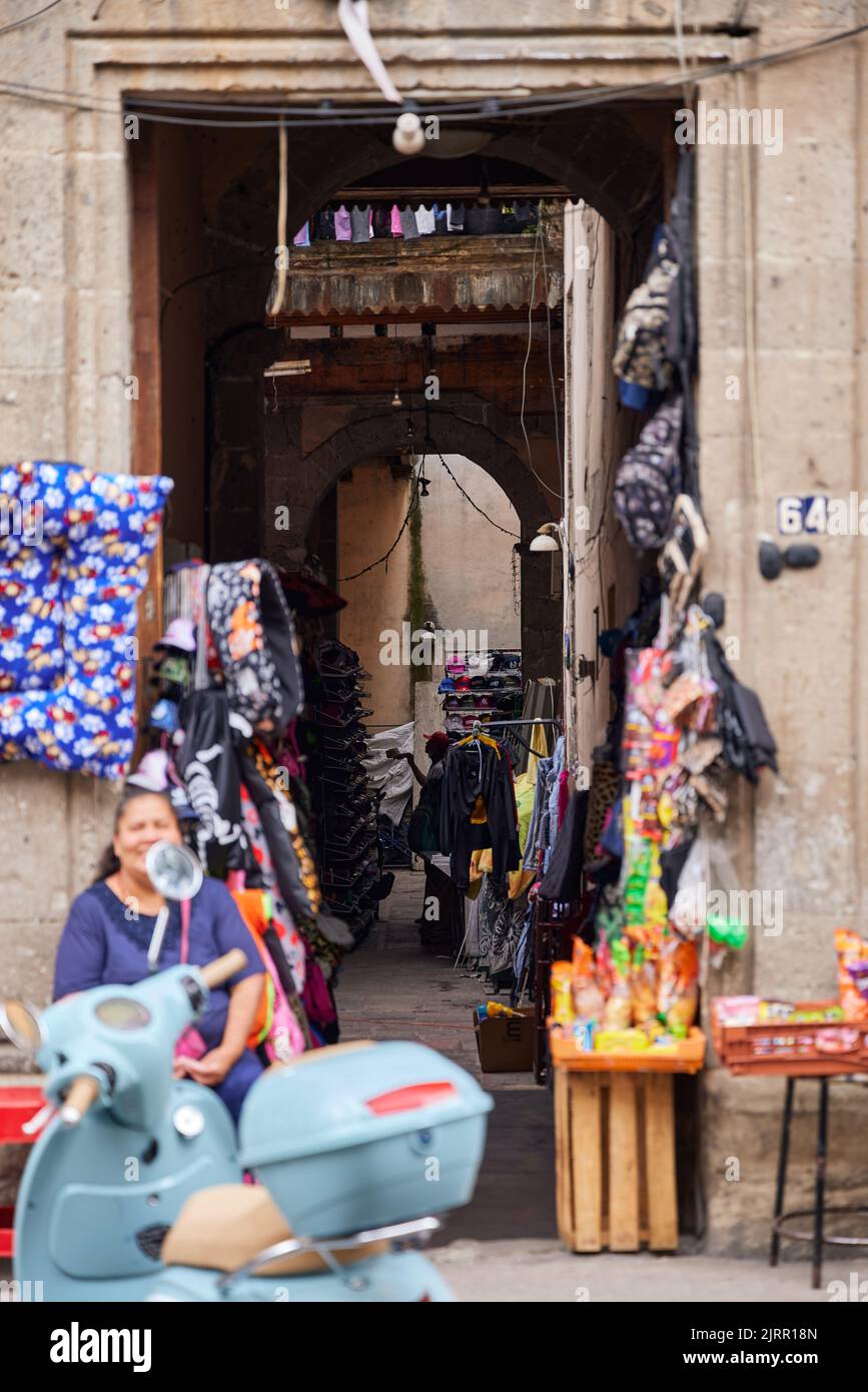 Street vendor shop hi-res stock photography and images - Alamy