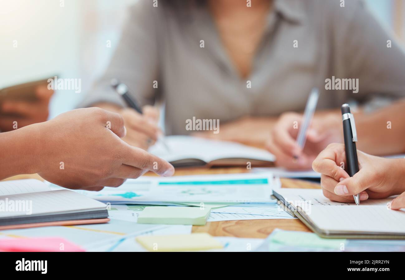 Business people hands writing hi-res stock photography and images - Alamy