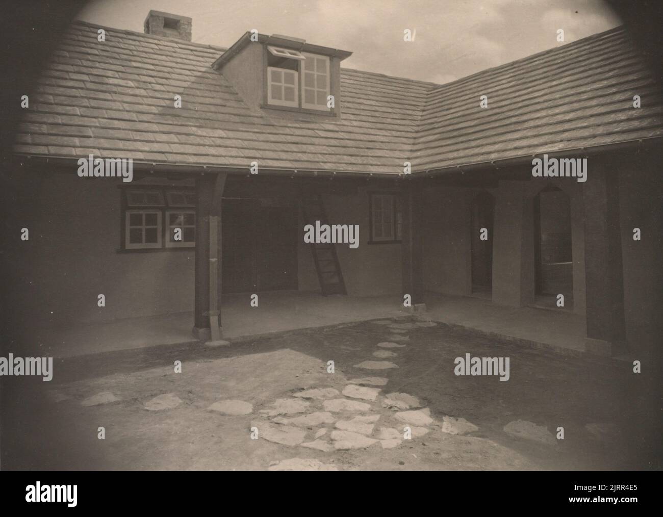 Wilkinson House - The Inner Court, 1920s, Taranaki, by J.W. Chapman ...