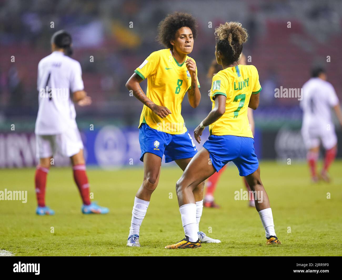 A youth team celebrate trophy hi-res stock photography and images - Alamy