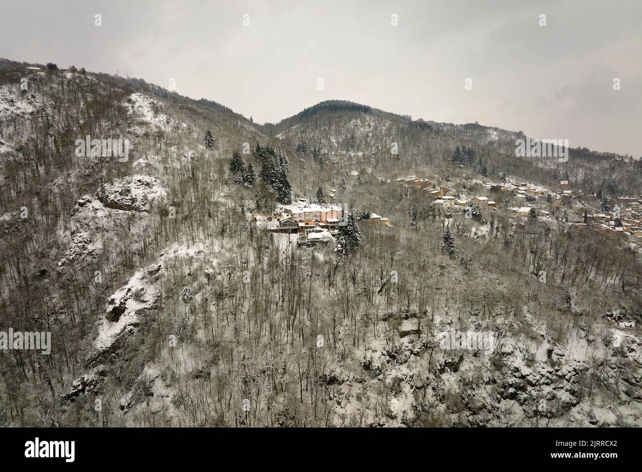 Traditional mountain remote cabins hi-res stock photography and images ...