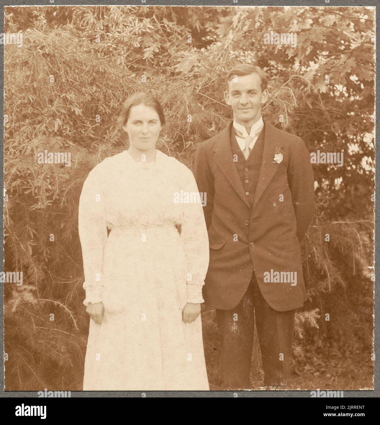 1918 family of 5 hi-res stock photography and images - Alamy