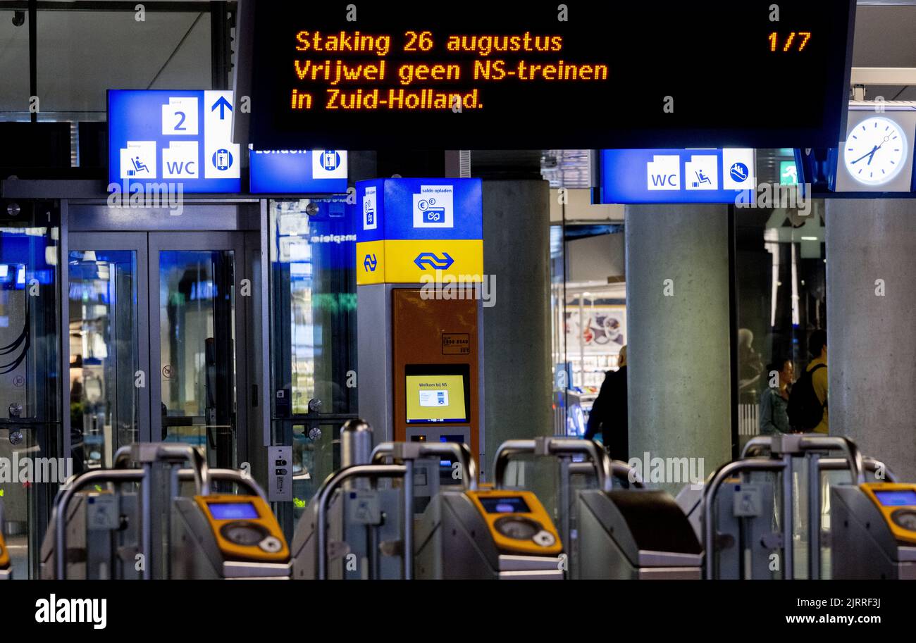 2022-08-26 06:41:46 ROTTERDAM - An almost empty station at Rotterdam ...