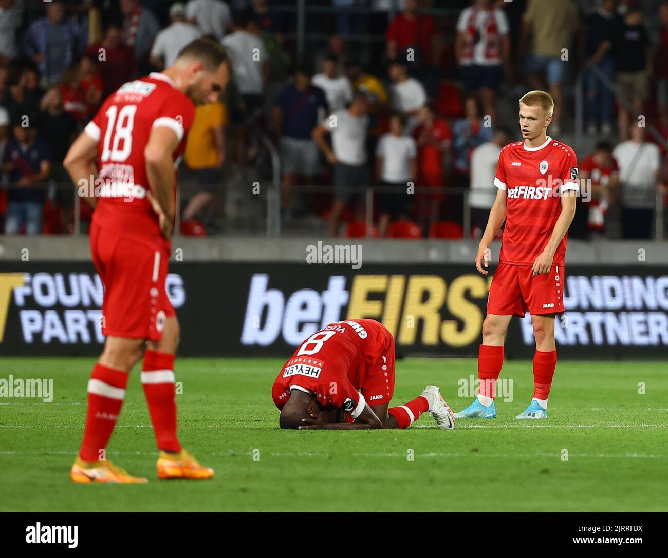 Antwerp's players looks dejected after losing a soccer game between ...
