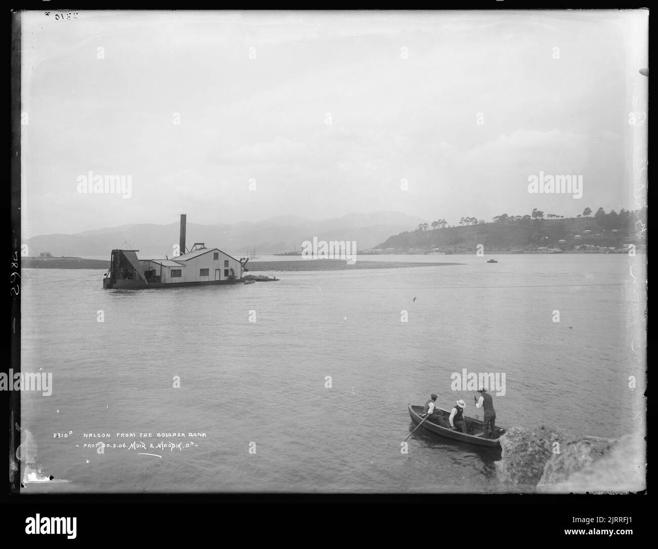 From the boulder bank nelson hi-res stock photography and images - Alamy