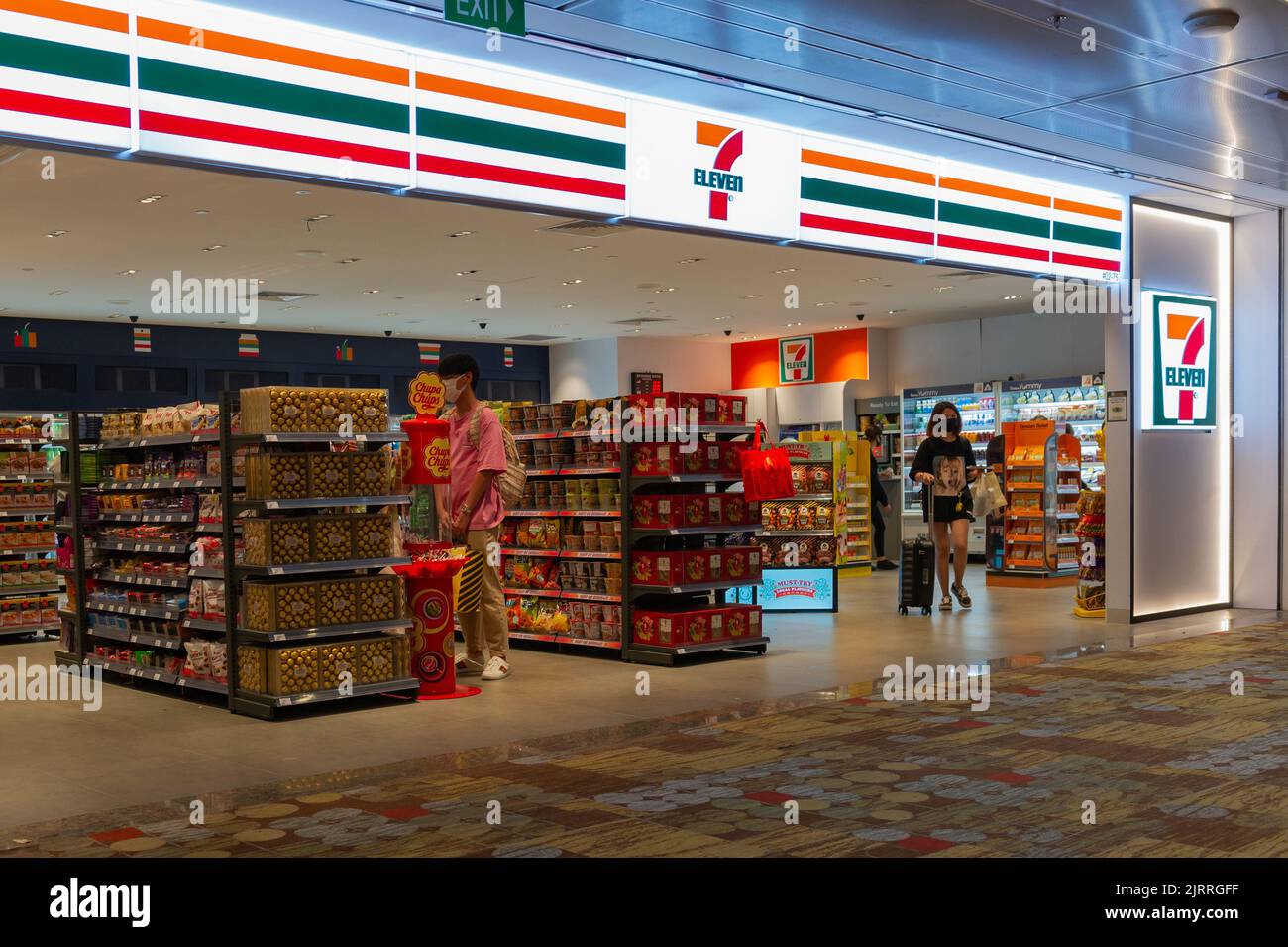 7 Eleven convenience store at Singapore Changi Airport Stock Photo - Alamy