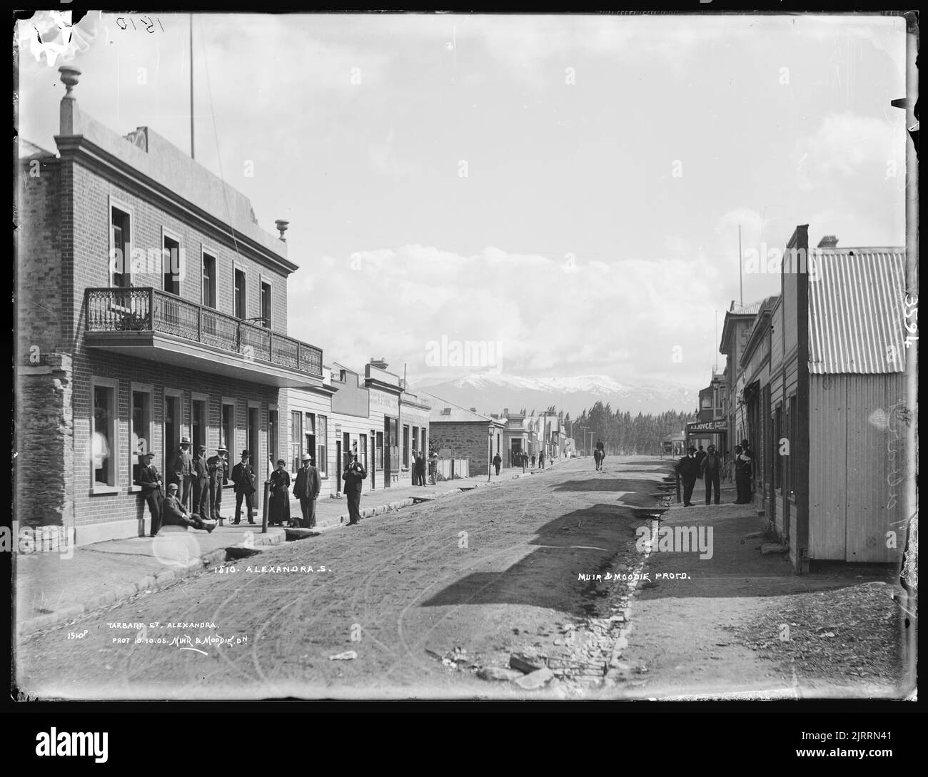 Tarbart Street, Alexandra, circa 1905, New Zealand, by Muir & Moodie ...