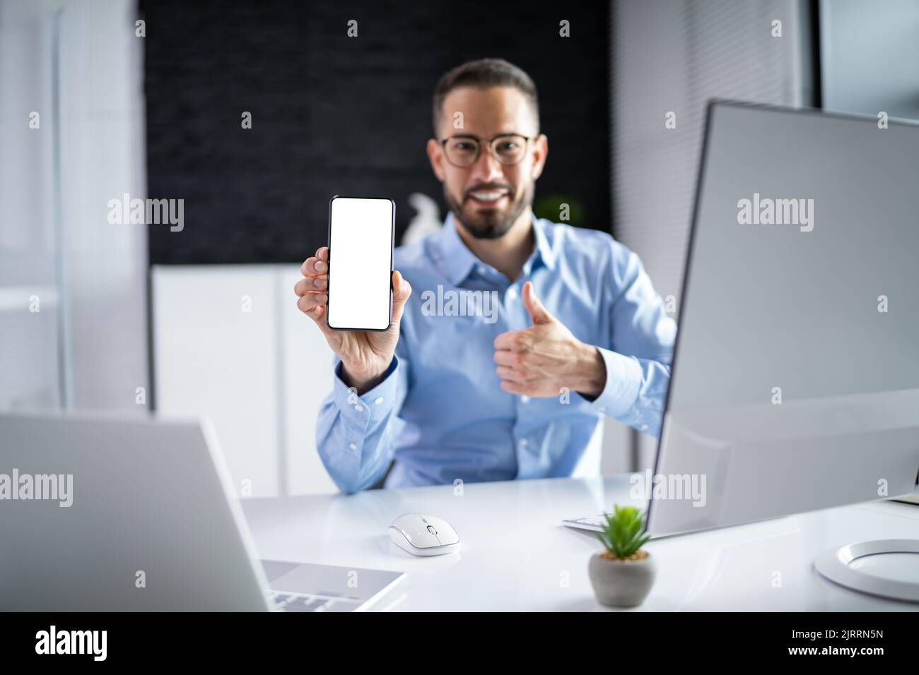 Hand holding phone up hi-res stock photography and images - Alamy