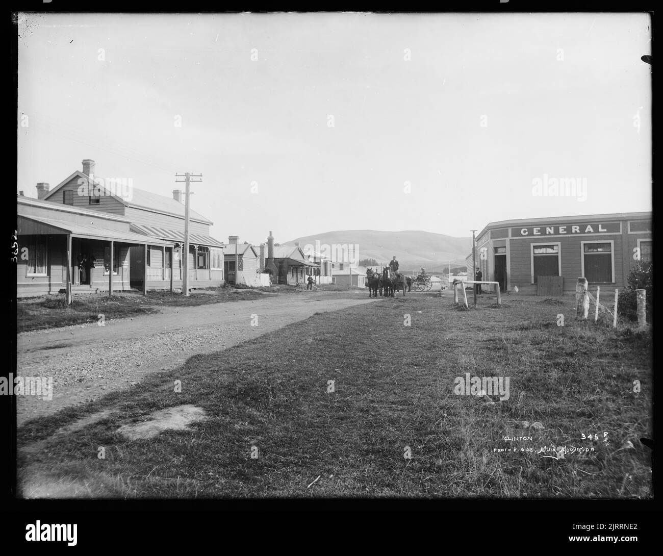 Clinton, circa 1905, New Zealand, by Muir & Moodie Stock Photo - Alamy