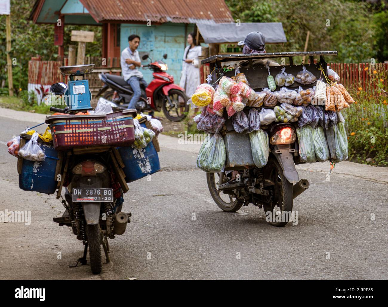 Vietnam motorbike loaded transport hi-res stock photography and images ...