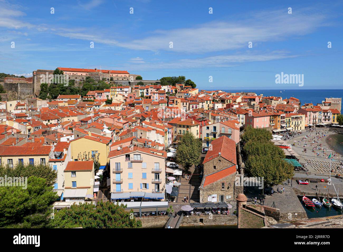 Towns cities france municipalities hi-res stock photography and images ...