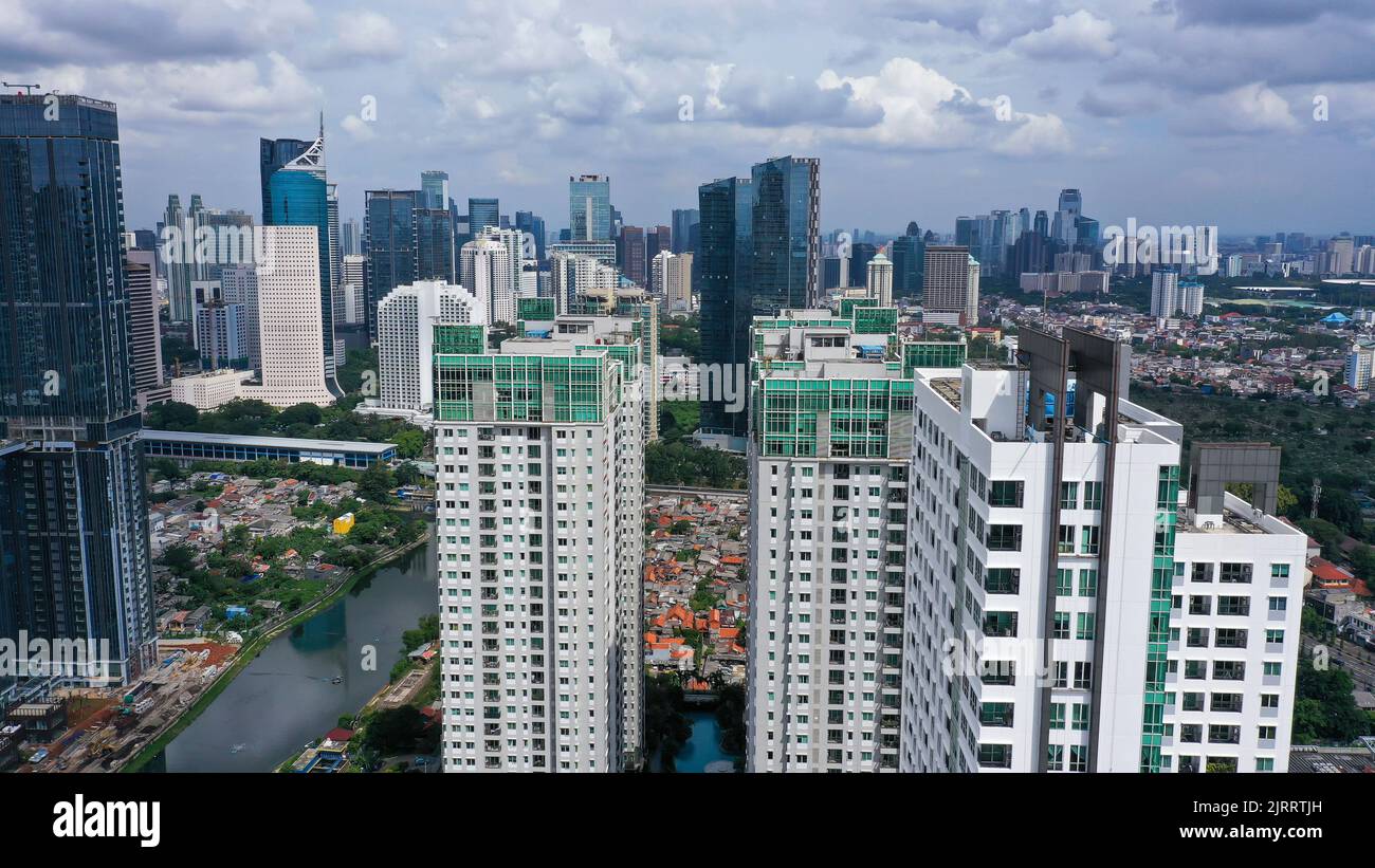 Different height buildings hi-res stock photography and images - Alamy