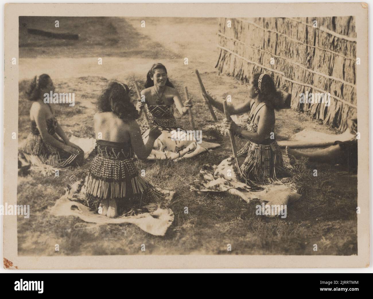 Maori girls playing game hi-res stock photography and images - Alamy