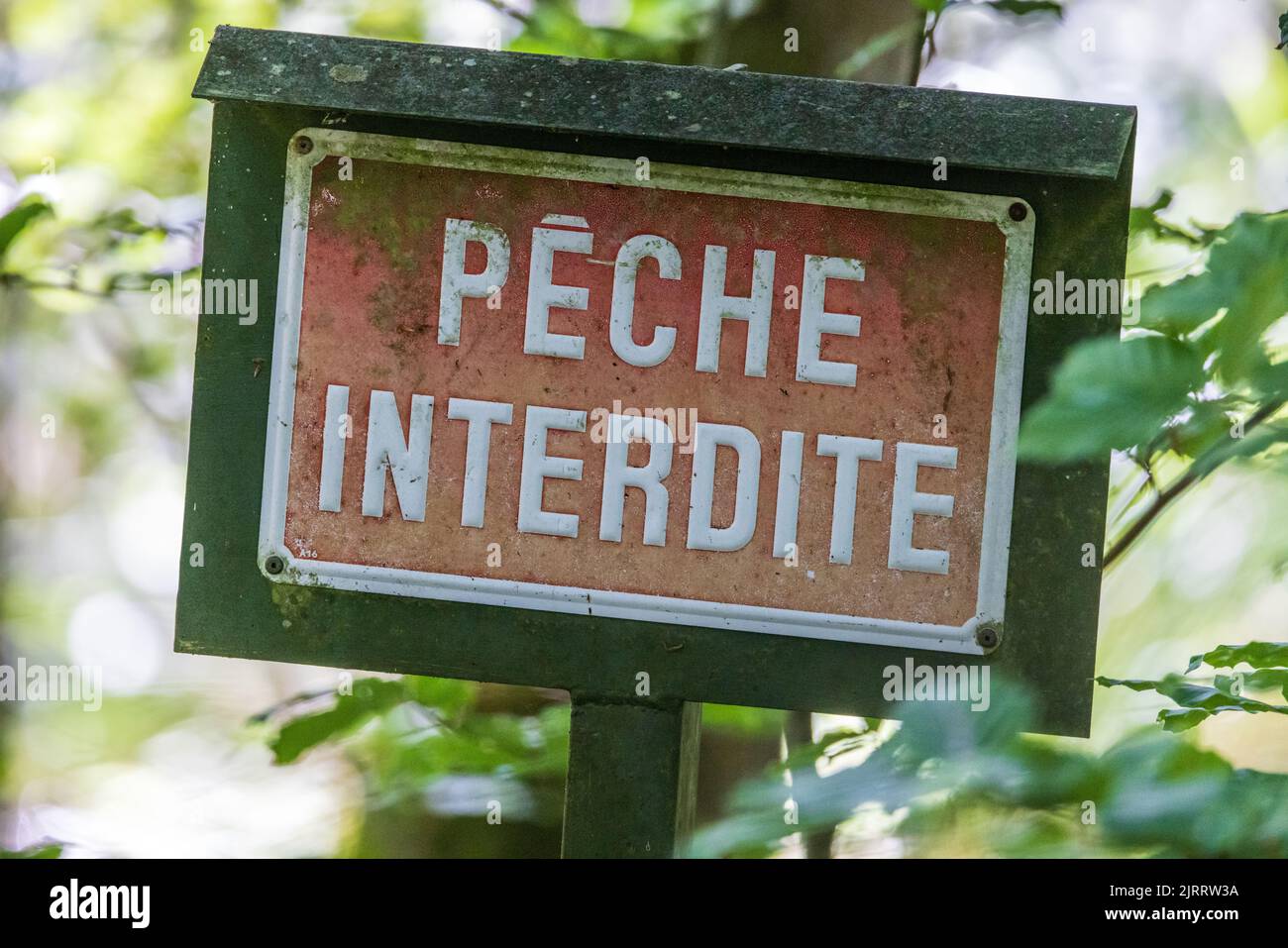 No fishing sign symbol lake hi-res stock photography and images - Alamy