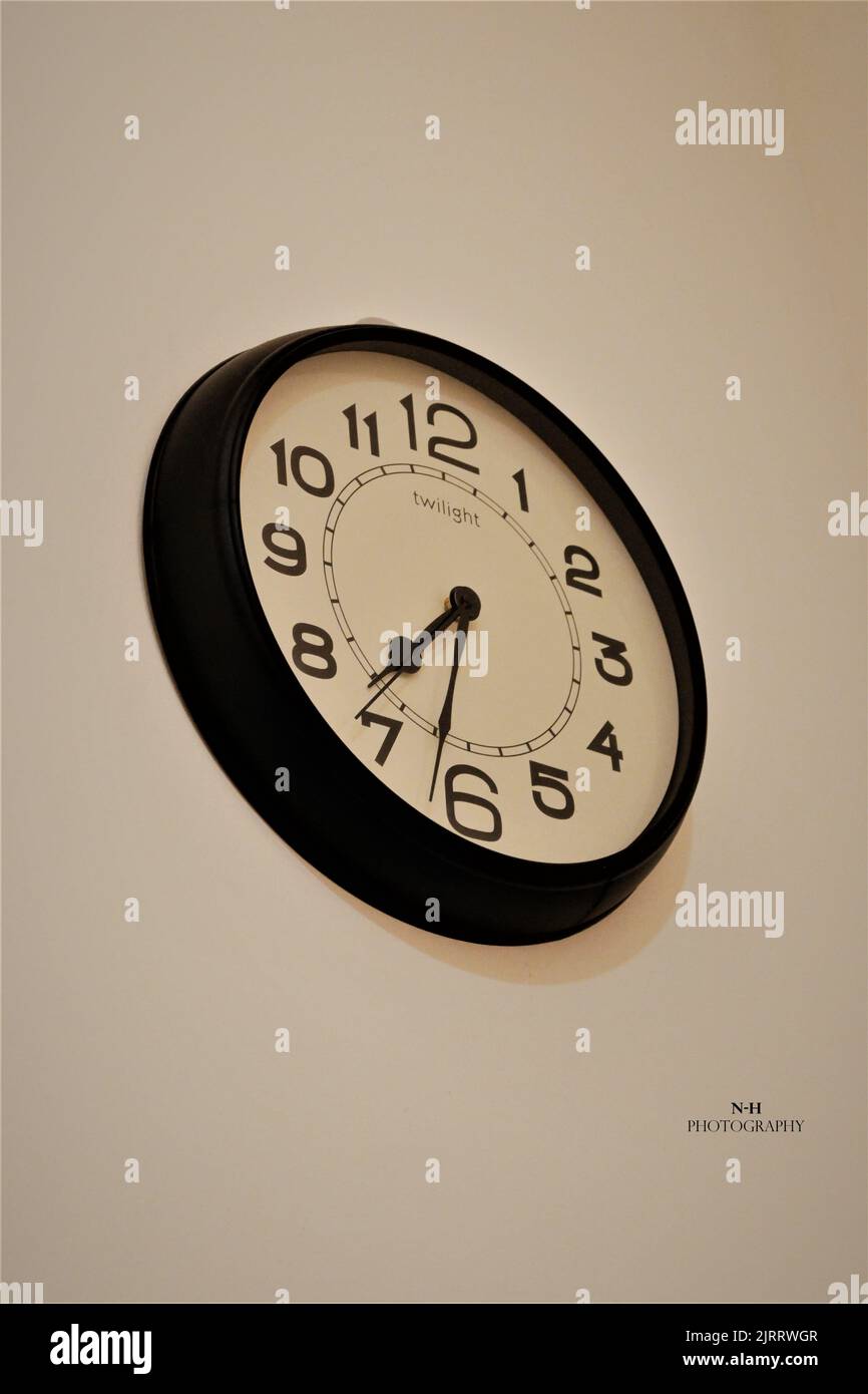 Bus clock hi-res stock photography and images - Alamy