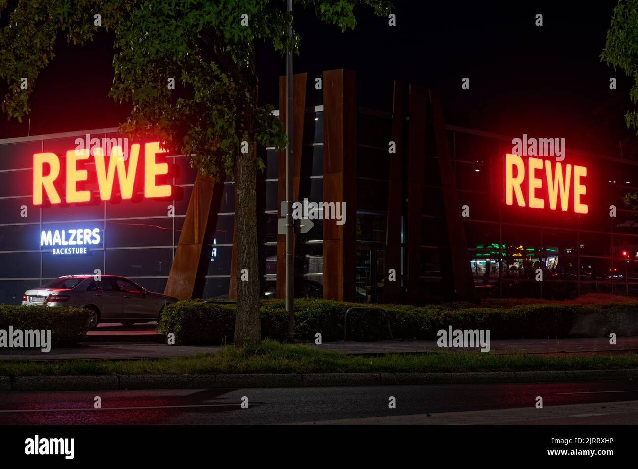 Red rewe logo hi-res stock photography and images - Alamy