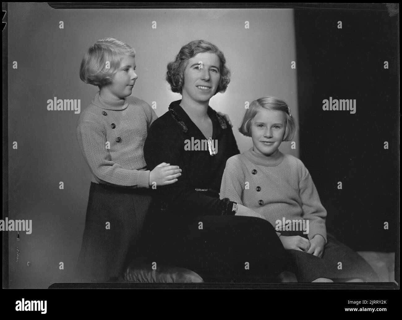 Mrs m miller and children mrs m miller and children hi-res stock ...