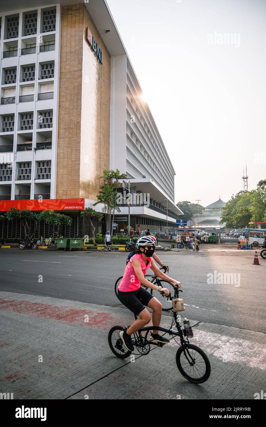 Jakarta people train hi-res stock photography and images - Alamy