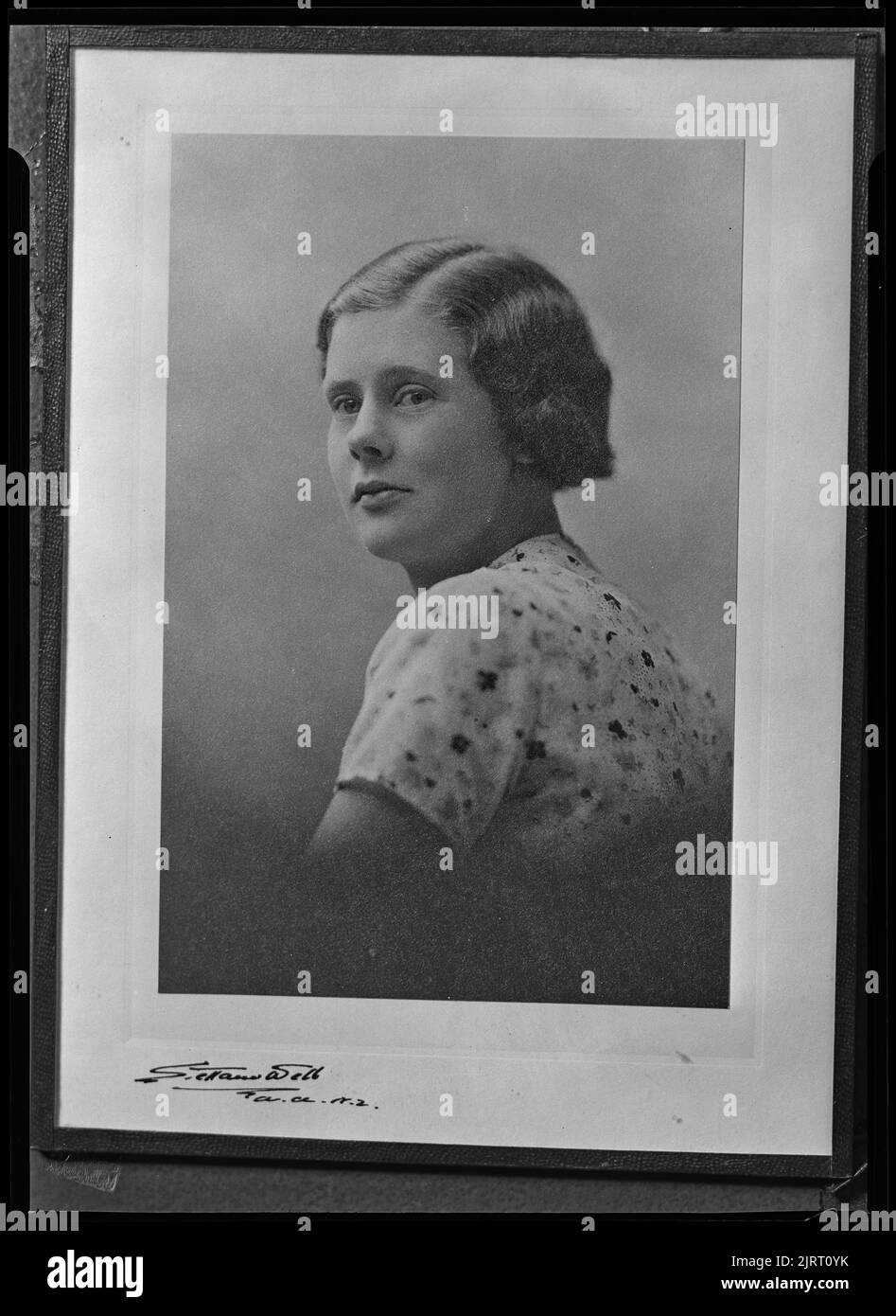 Mrs RO White, 1936, Wellington, by Spencer Digby Studios. Spencer Digby ...