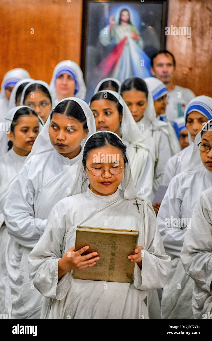 Kolkata, India. 26th Aug, 2022. Christian Nuns offer their love and ...
