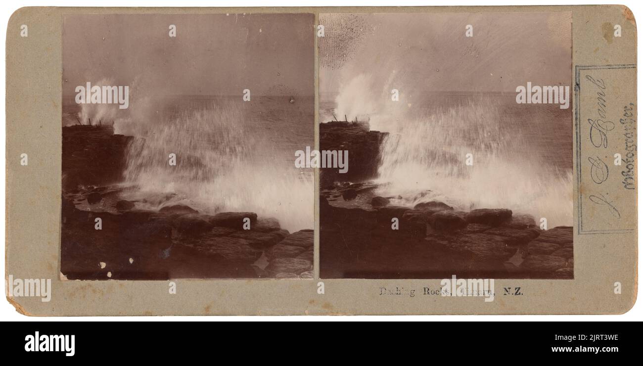 Dashing rocks hi-res stock photography and images - Alamy