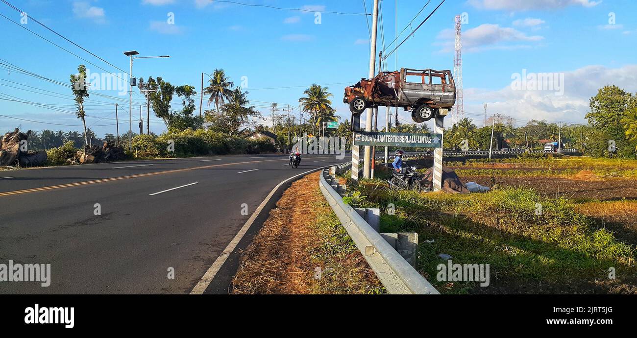 The car monument was damaged to warn motorists to always be careful ...