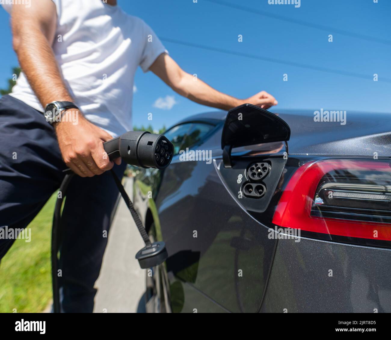 To connect to an electric car hi-res stock photography and images - Alamy