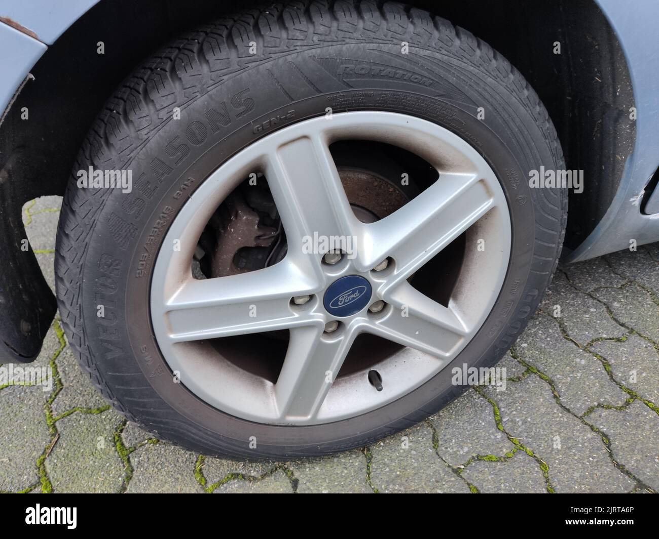 A closeup of a wheel of a blue Ford Focus MK2 from 2005 Stock Photo - Alamy