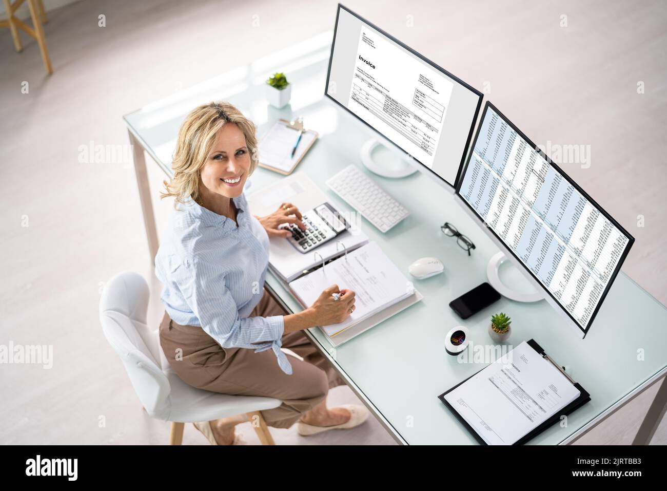 Using monitor hi-res stock photography and images - Alamy