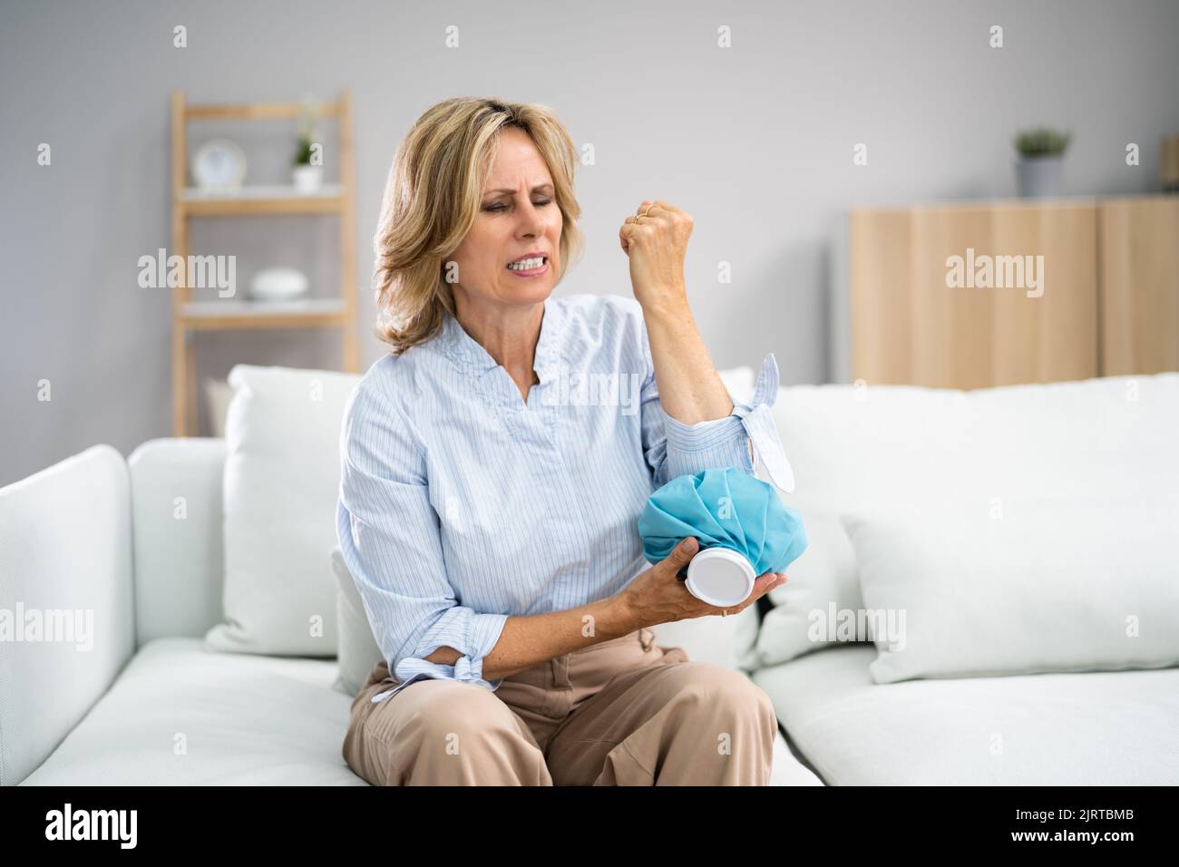 Injured arm hi-res stock photography and images - Alamy