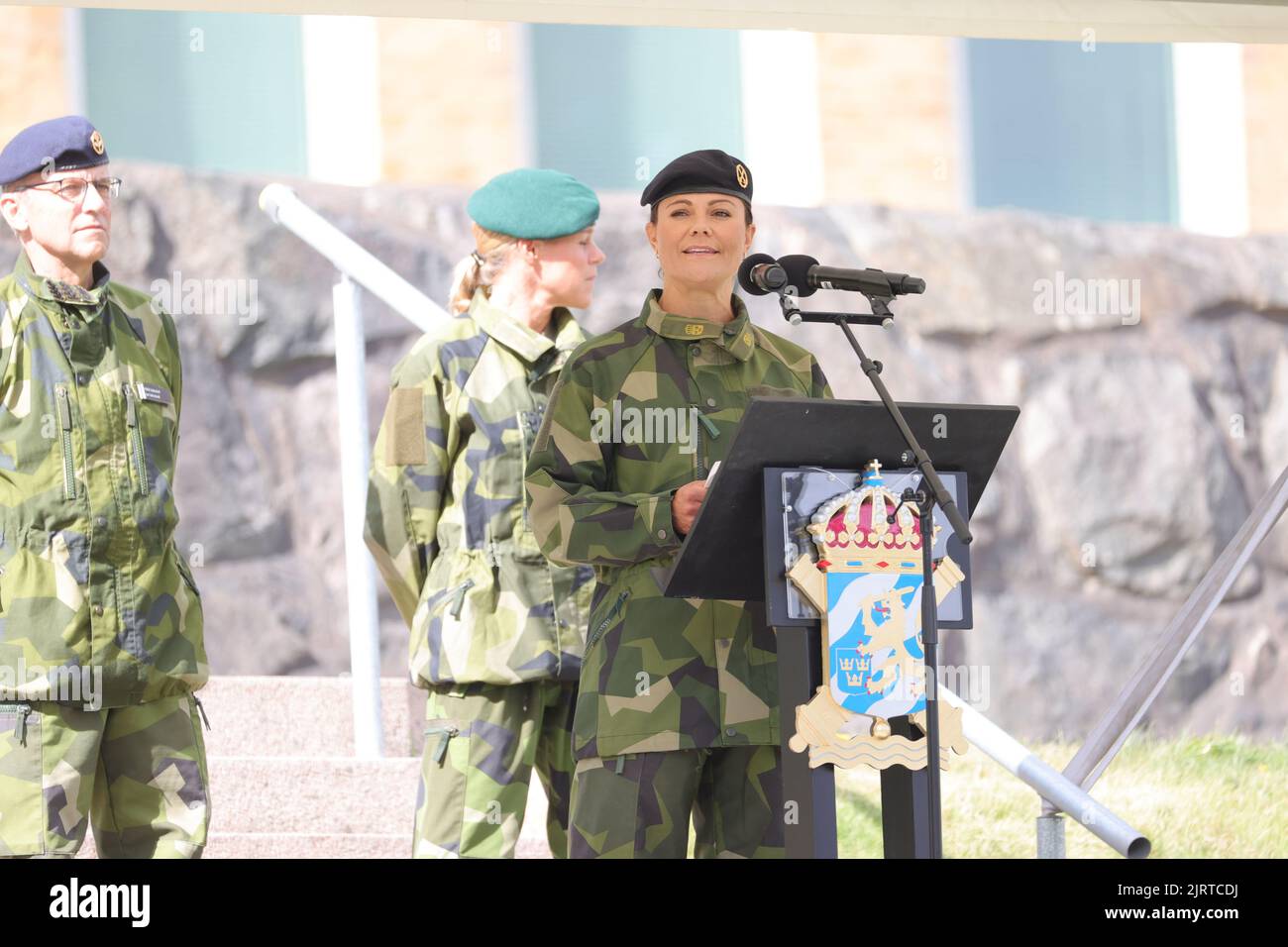 Crown Princess Victoria hands over the new regimental flag to Älvsborg ...