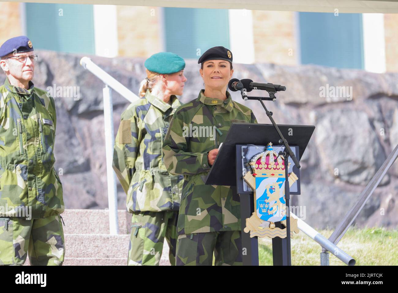 Crown Princess Victoria hands over the new regimental flag to Älvsborg ...