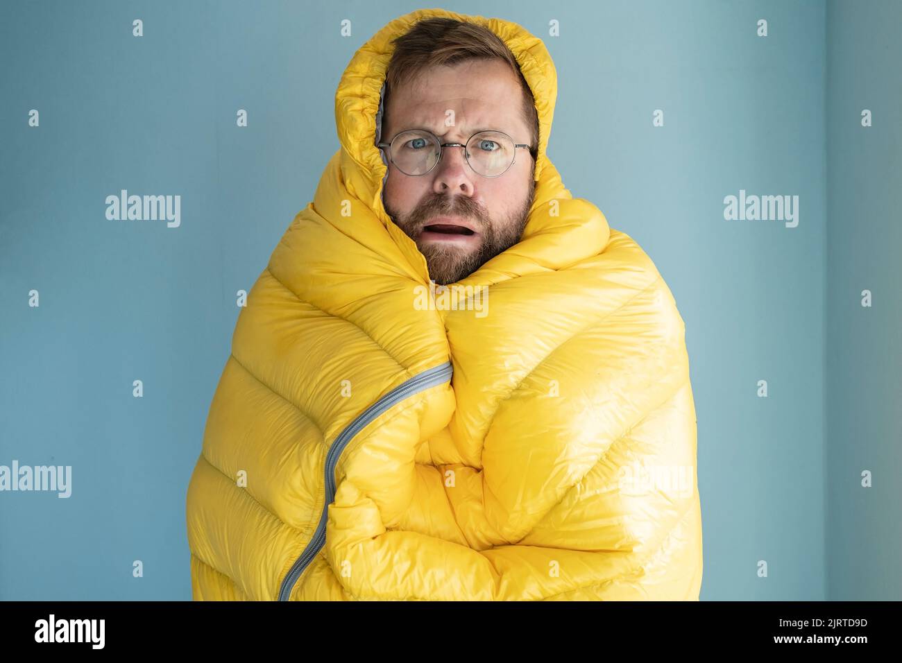 Alarmed man froze and wrapped himself in a warm sleeping bag, standing ...