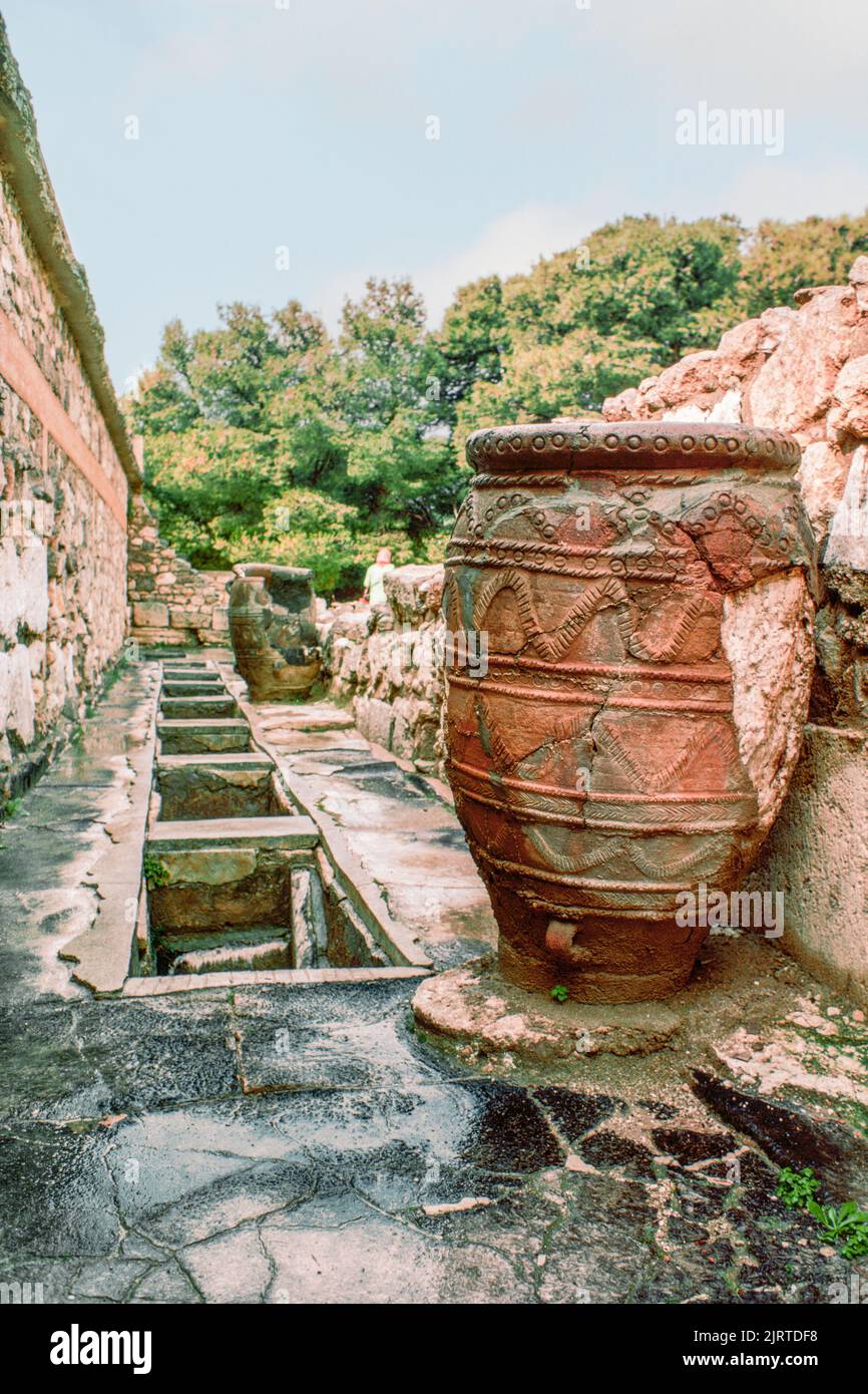 East storerooms with “Pitoy, pithos or pithoy” jar in Knossos Palace ...