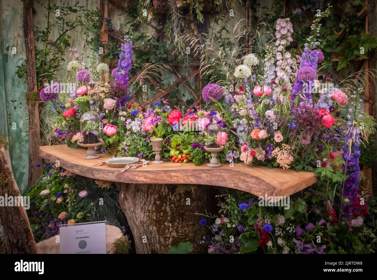 A flower display in the flower tent at the Chelsea Flower Show 2022 ...