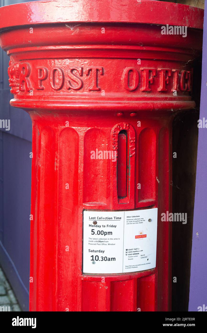 Royal mail post box attached hi-res stock photography and images - Alamy